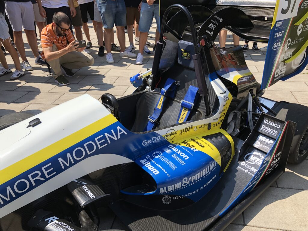 La presentazione delle nuovissime Racing Car "Driverless" & "Hybrid" di UNIMORE MMR 2024 ...